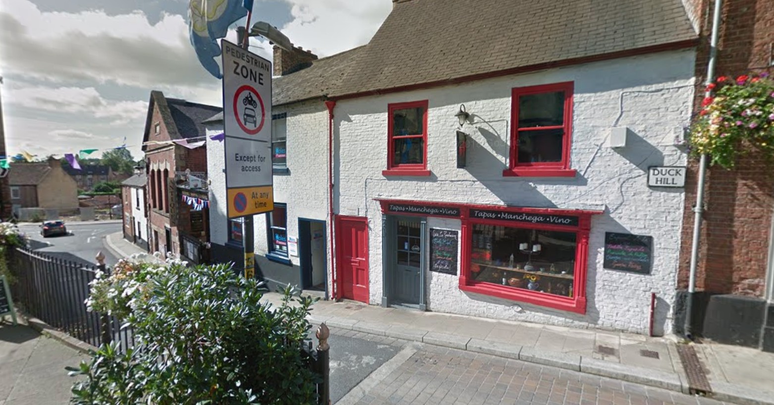 Car driven off after colliding with Ripon city centre building