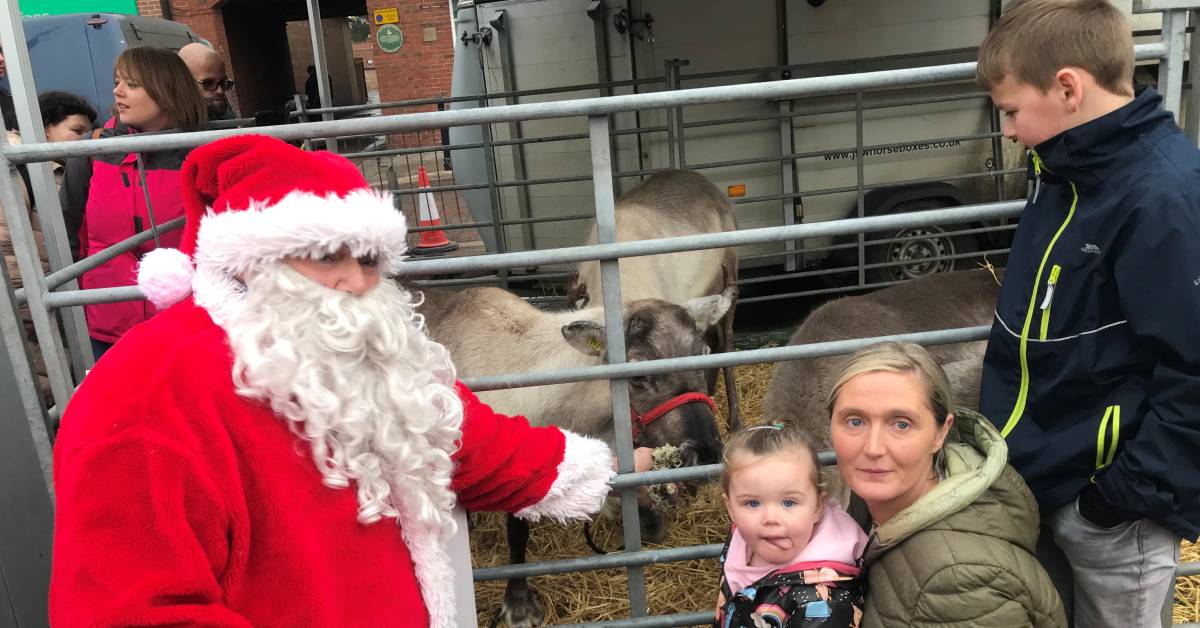 Hundreds gather for Ripon's Christmas lights switch-on