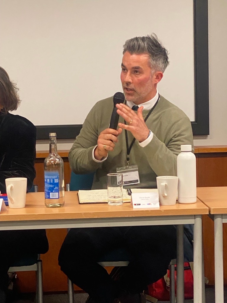 Stray Ferret chairs mayoral hustings event